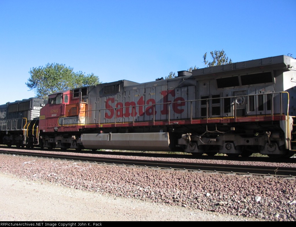 BNSF 686